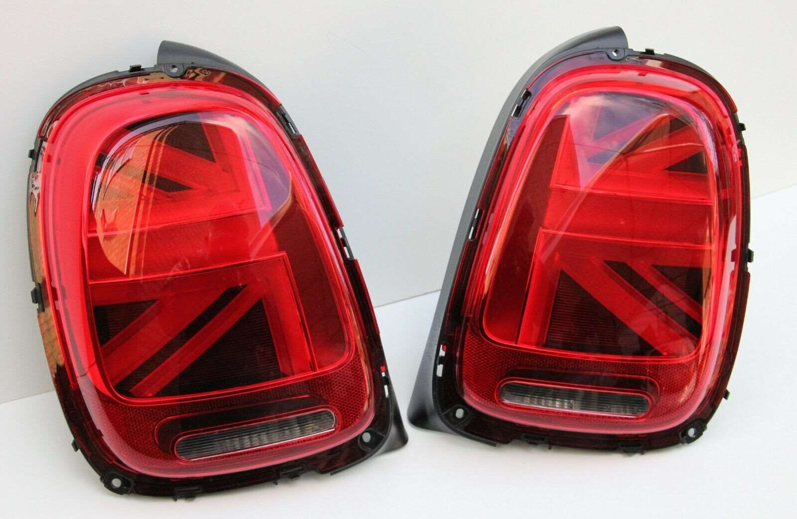 2x GENUINE OEM MINI F55 F56 F57 (LCI) UNION JACK REAR TAIL LIGHT LED U ...